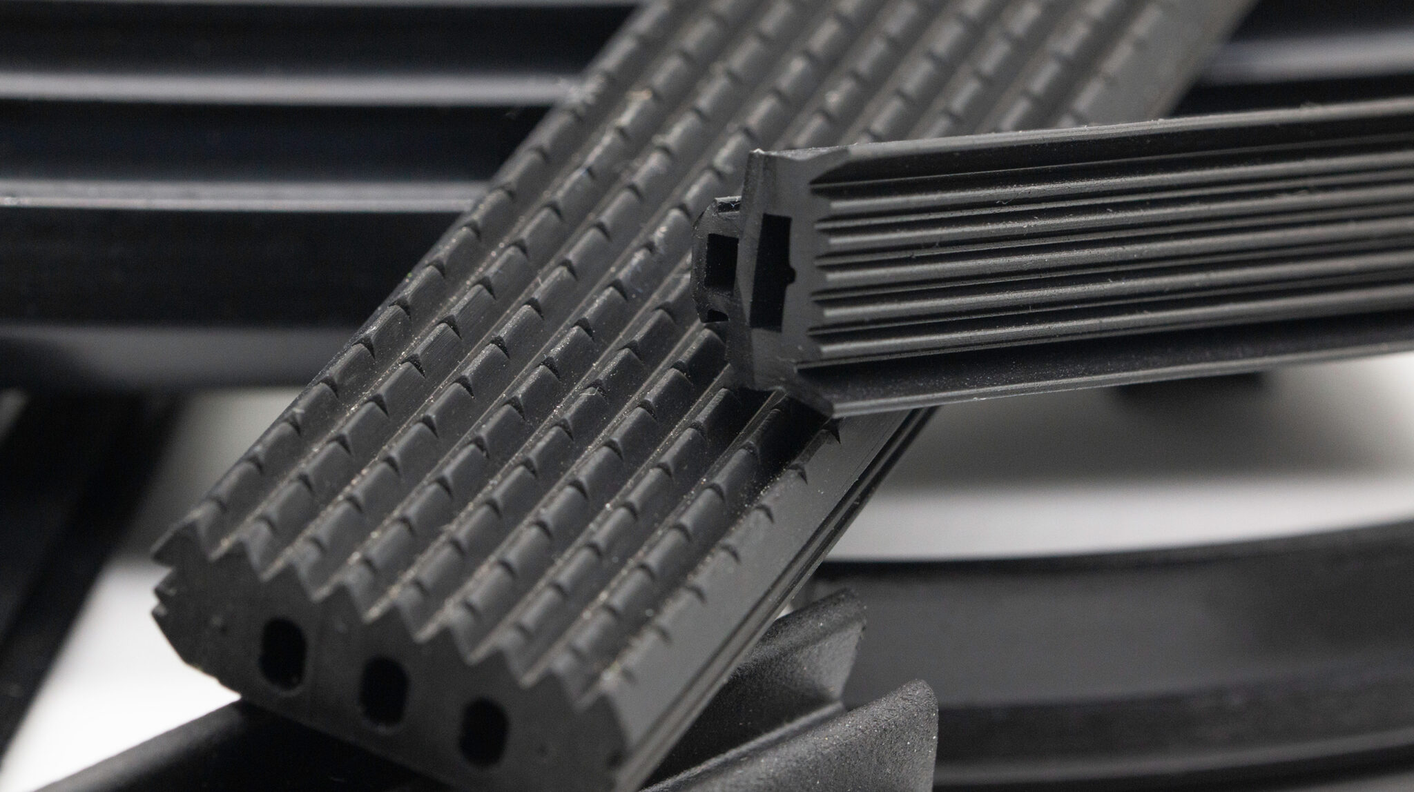 Elastomere fräsen | Oberflächengüte & gratfreie Bearbeitung